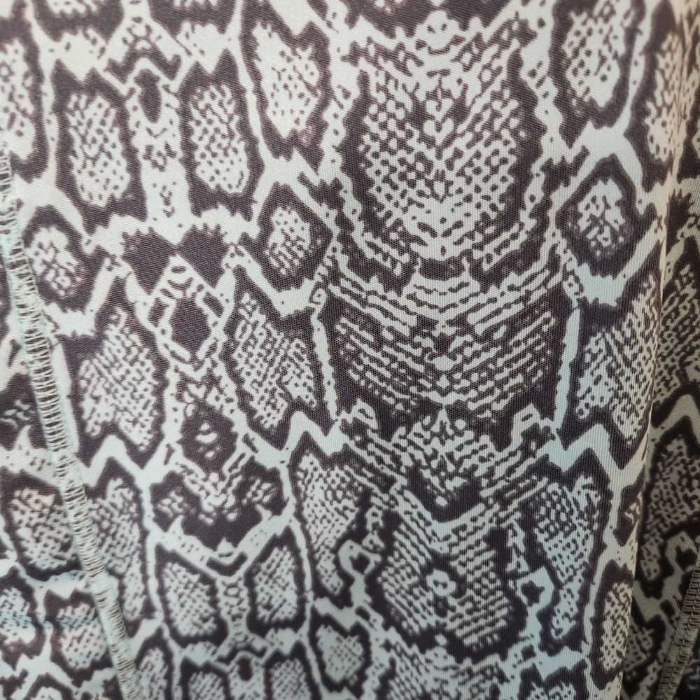 POP Fit | Pants & Jumpsuits | Pop Fit Snake Like Pattern Teal And Grey ...